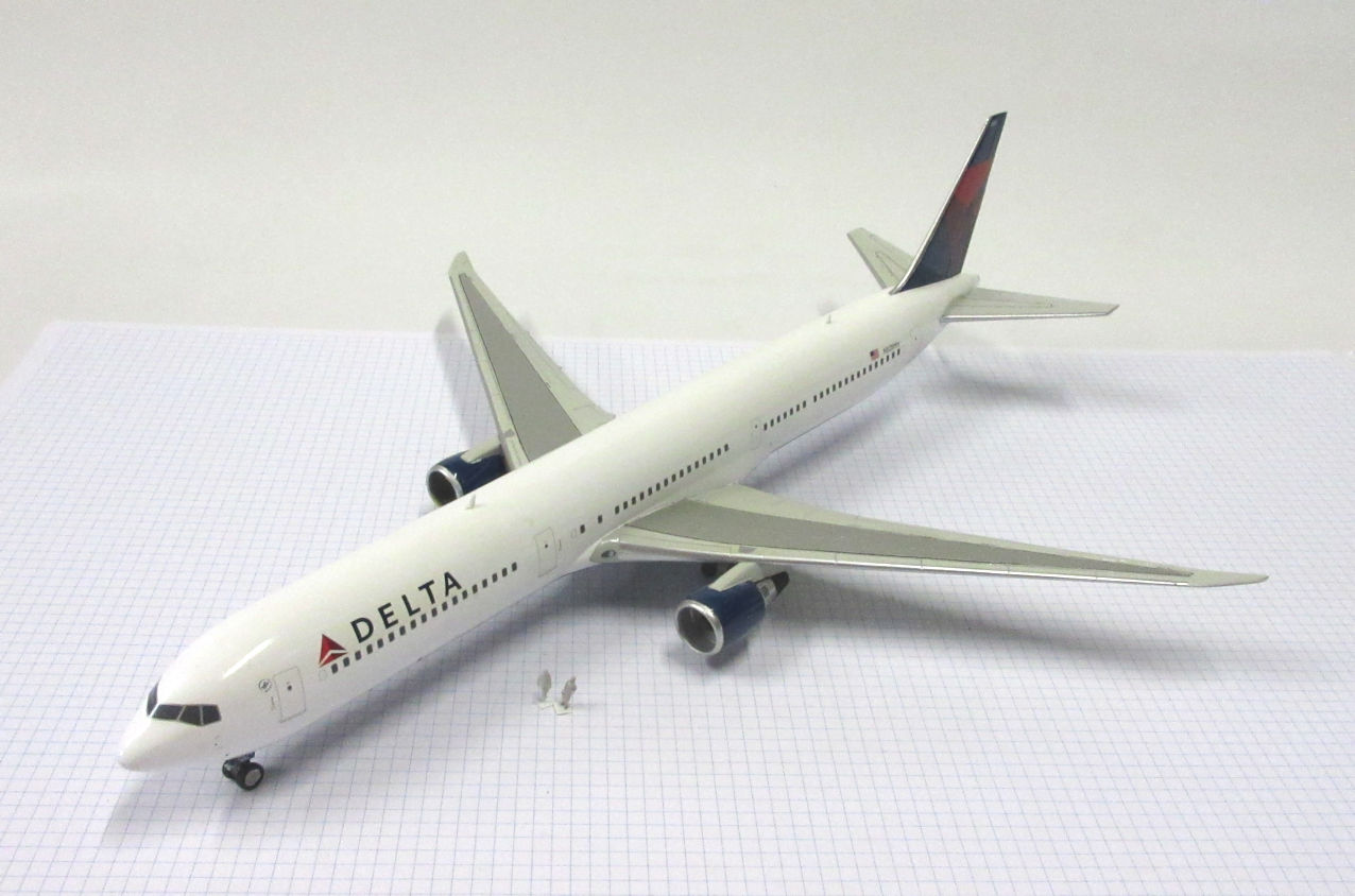 Boeing 767-400 (Delta Air Lines, N828MH, 2010) - The Little Aviation Museum